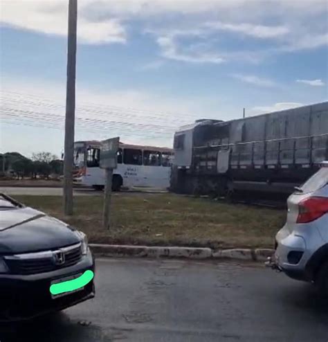 BRASÍLIA DF Colisão entre ônibus e trem deixa uma pessoa morta e 5
