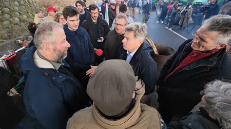 Beauvais Fabien Roussel Patron Du PCF Avec Les Agriculteurs Sur L