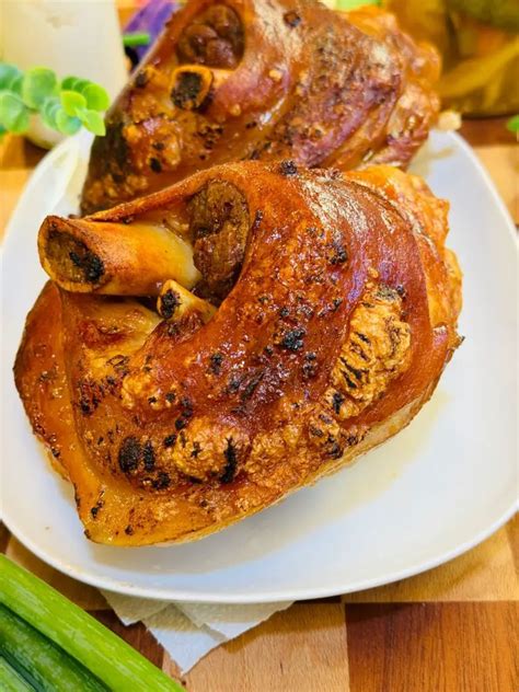 Ciolan De Porc Cu Bere La Cuptor Cu Crust Crocant