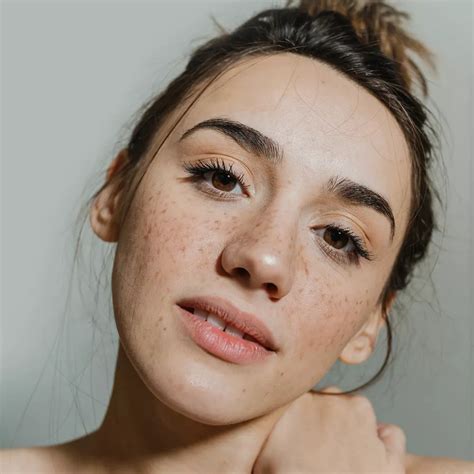 12 Kinds Of Eyebrow Shapes And What They Reveal About You The