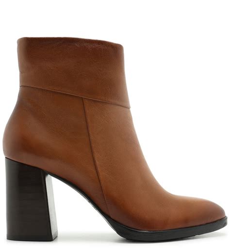 Bota Cano Médio Marrom Couro Salto Bloco Zíper Tan Arezzo