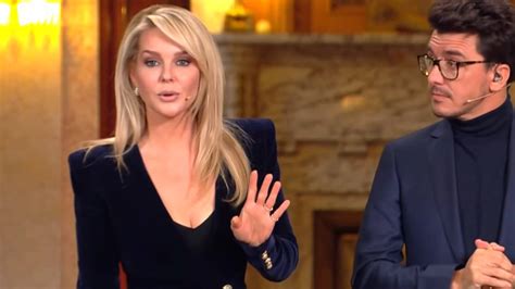 Jan Smit Friemelt Tijdens Eurovisie Loting Mannenzaken Nl