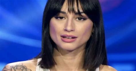 Grande Fratello Letizia Petris attaccata dallex fidanzata È una