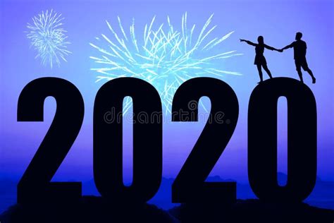 Noche Azul Con Fuegos Artificiales Y AÃo Nuevo 2020 Y Pareja SeÃ