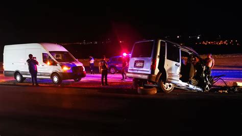 Gaziantep te hafif ticari araç ile otomobil kafa kafaya çarpıştı 6