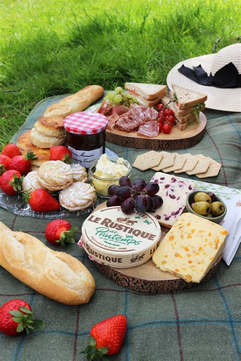 What To Pack For The Perfect Picnic
