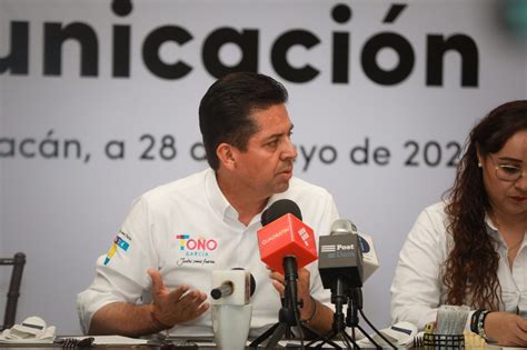 Con Toño Cierra García Conejo Campaña Por El Dist 16 De Morelia