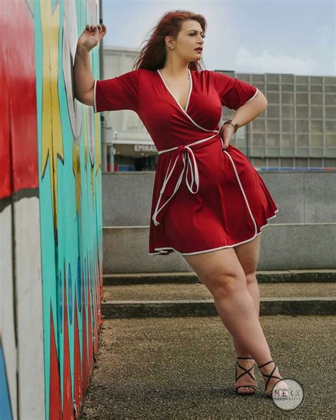 Pin By Mauricio Lara On Ioana Chira Curvy Woman Curvy Women Outfits Fashion