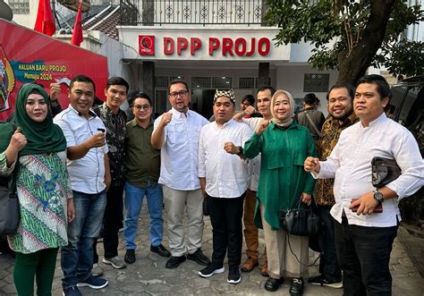 Gabungan Relawan Sandiaga Uno Sambangi Kantor DPP Projo Panel Barus