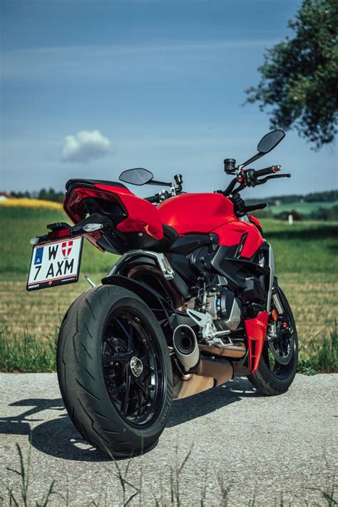 Ducati Streetfighter V Im Power Naked Bike Vergleich