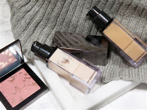 Review Burberry Fresh Glow Luminous Fluid Base PRETTY IS MY