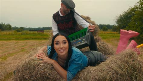 Premiera od zespołu Daj To Głośniej Ze wsi dziewczyna to hit na