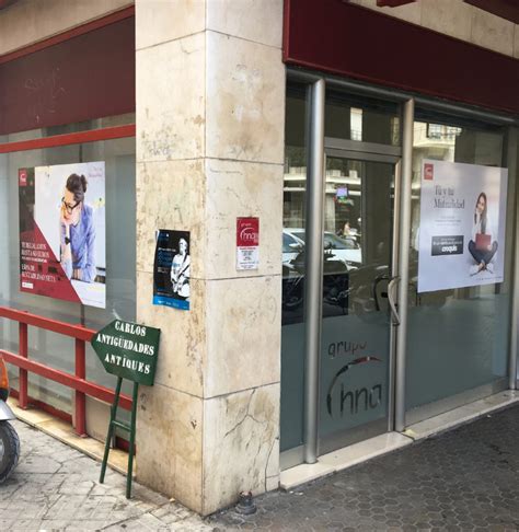 Realización y montaje de vinilos para Hna Seguros Rótulos Sevilla