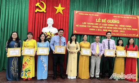 79 học viên tốt nghiệp Lớp Trung cấp Lý luận chính trị hành chính