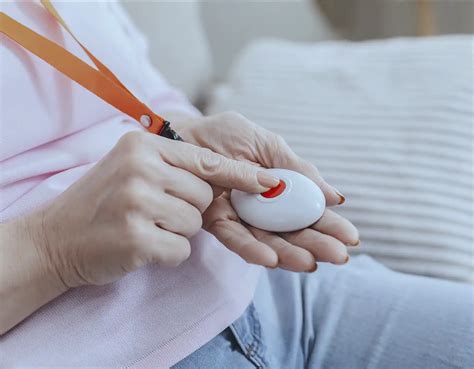 Teleasistencia qué es y qué tipos tiene UNIVERSAE