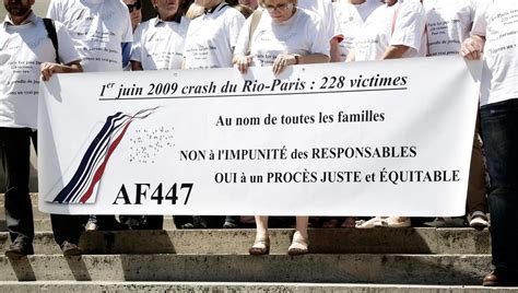 Crash du Rio Paris à Pau le silence des proches des victimes à l