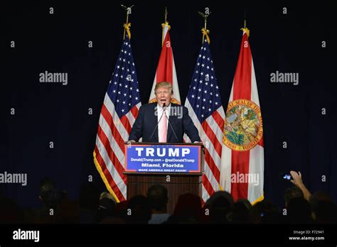 Republikanische Pr Sidenten Hoffnungsvollen Donald Trump Spricht Auf