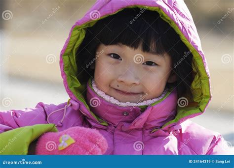 Verticale Chinoise De Petite Fille Image Stock Image Du Cheveu Froid