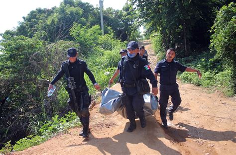 Hallan Tres Cuerpos En Una Fosa Clandestina En Acapulco El Sur
