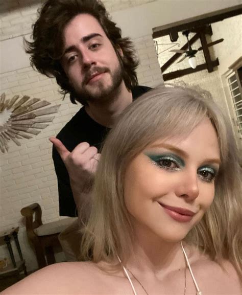 Pin de 𝙎𝙖𝙢𝙮 em 𝐂𝐎𝐔𝐏𝐋𝐄𝐒 Cellbit Cellbits Fotos de pessoas lindas
