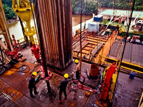 Petróleo WTI y Brent logran mayor alza en más de dos años DineroenImagen