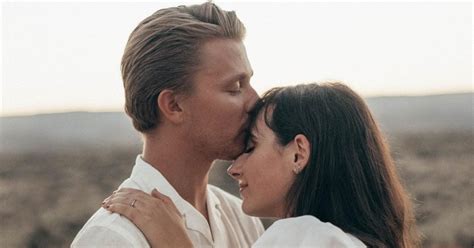 Qué significa que un hombre te dé besos en la frente no se los dan a