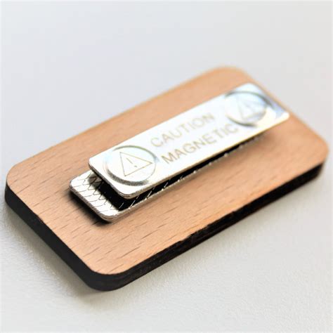 Badge nominatif en bois de hêtre massif certifié Made in France
