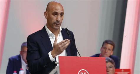 Espagne 2 Ans Et Demi De Prison Requis Contre Luis Rubiales Dans L