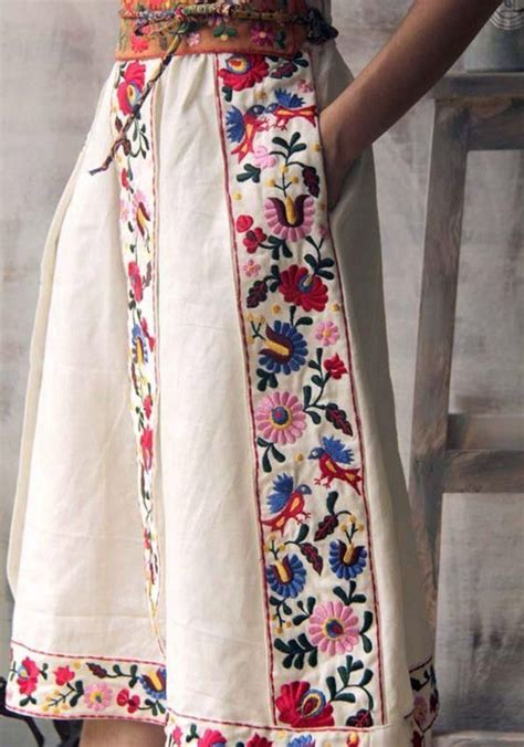 BORDADOS DE FLORES PARA INVITADAS Falda Con Bordados Vestidos