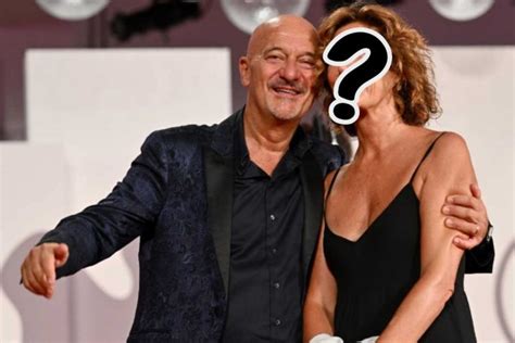 Claudio Bisio le rarissime foto della moglie chi è e di cosa si