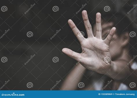 Acoso Sexual Y Violencia De La Parada Contra El Concepto De Las Mujeres