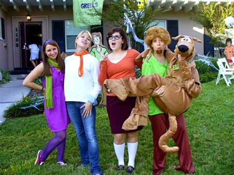 The Scooby Doo Clan Cool Halloween Costumes Halloween Costumes Friends Cute Halloween Costumes