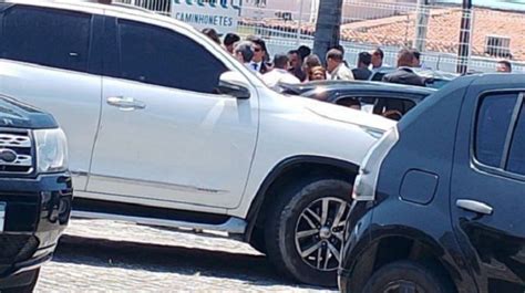 Homem é morto e mulher é ferida em estacionamento de igreja no Passaré