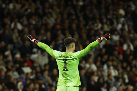 Kepa Arrizabalaga nuevo portero del Real Madrid llega acompañado de