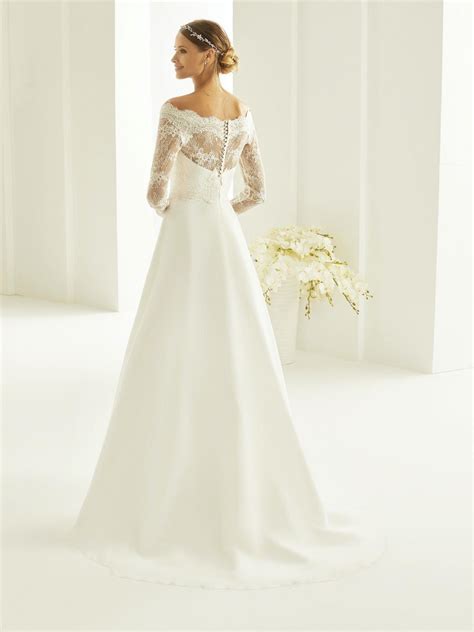 Brautkleid In A Linie Mit Carmen Ausschnitt Von Bianco Evento Braut De