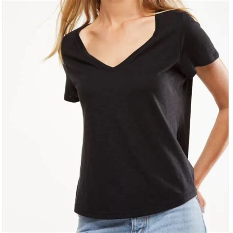 Venta Camiseta Negra Mujer Cuello V En Stock