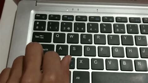 S O L U C I Ó N Cómo escribir con el teclado de mi notebook los