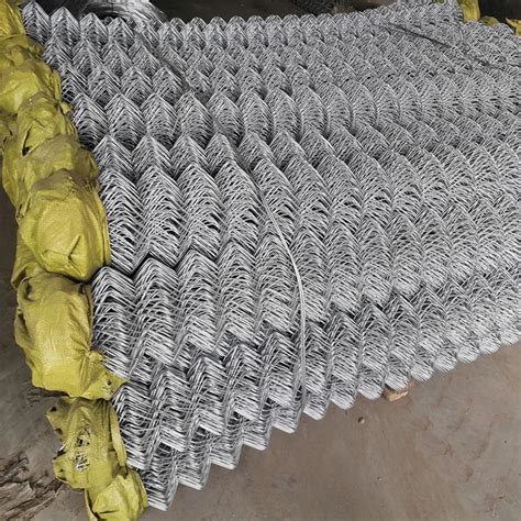Galvanized Diamond Wire Mesh PVC Vinyl Cyclone Chain Link Fence For