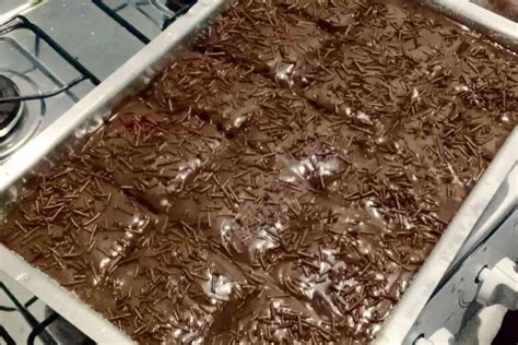 Bolo De Brigadeiro Simples E Gostoso Confira Tudo De Receitas