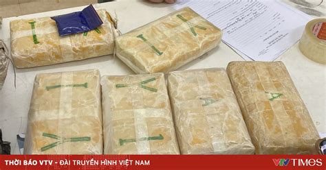 Khống chế bắt giữ đối tượng manh động có hành vi mua bán trái phép ma
