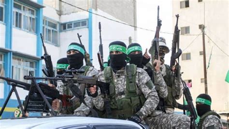 Foto Brigade Al Qassam Luncurkan 50 Lebih Roket Ke Wilayah Israel