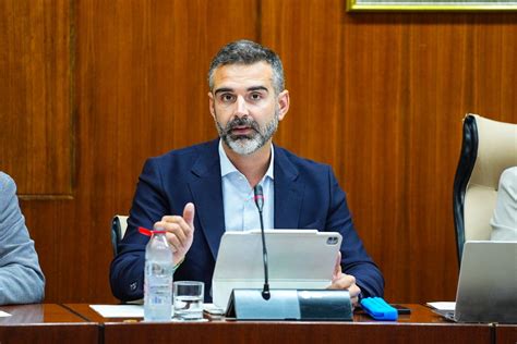 La Junta de Andalucía invierte 5 6 millones en el Puerto de Roquetas de