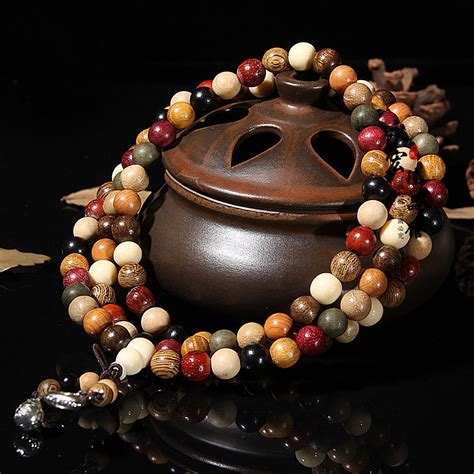 M L Porte Bonheur Perles En Bois De Santal