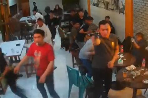 Nekat 9 Pemuda Di Makassar Serang Warkop Berisikan Anggota Polisi
