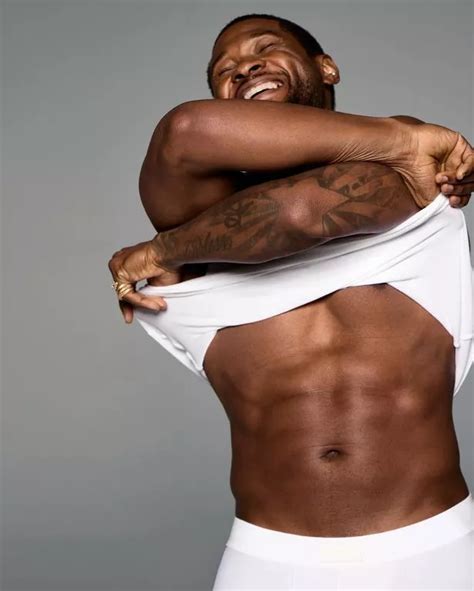 Usher Distracts Fans With Huge Bulge As He Strips Off For Skintight