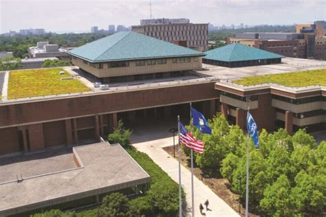 uwm libraries open physically and virtually