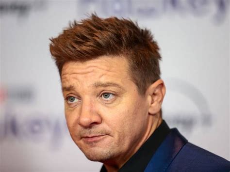 El actor Jeremy Renner Ojo de Halcón en Marvel en estado crítico tras