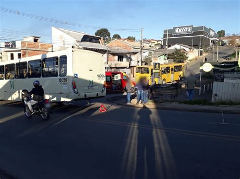 Batida Entre Nibus Deixa Pelo Menos Oito Pessoas Feridas Em Colombo