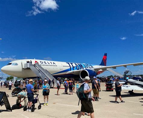 Oshkosh Team Usa Plane Crowds Delta News Hub