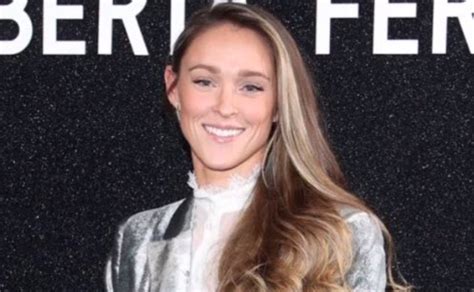 Jason Kelces Wife Goes Viral For Her Outfit At Fashion Show The Spun